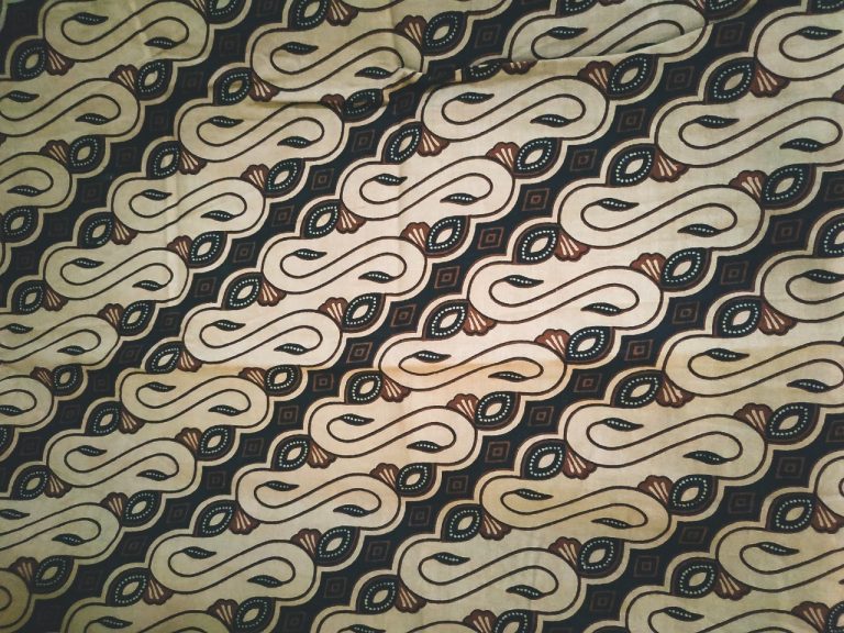 Teknik Batik Cap: Definisi, Sejarah, Alat dan Bahan, Proses.